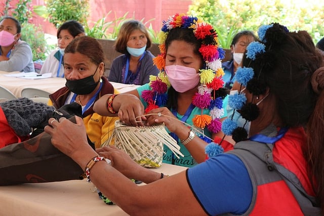 Matigsalug women bring craftsmanship to the world