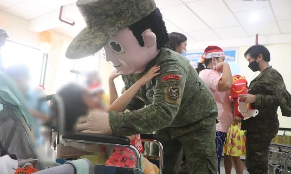 10ID donates P159K worth of goods to institution for kids