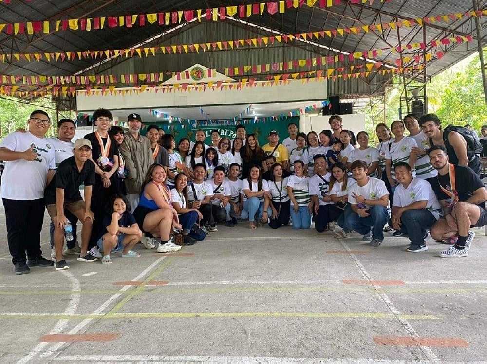 Fil-Am comedian inaugurates P1.5M-road project he donated to Alangilan ...