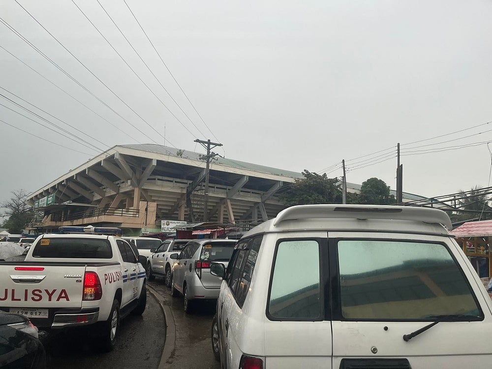 Minglanilla builds soccer field, rubber oval track