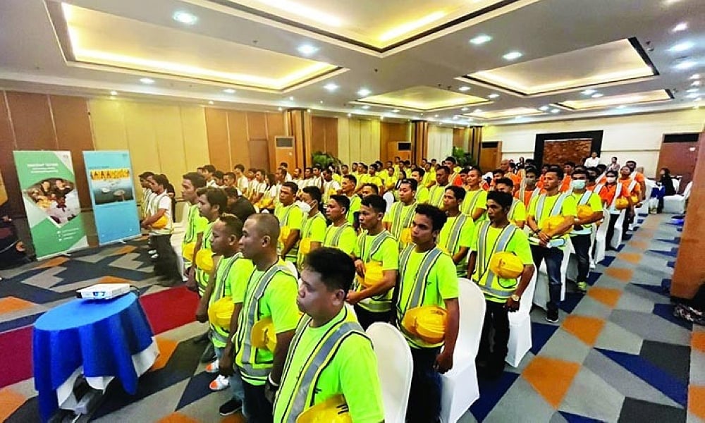92 graduate under Tesda's pilot program for construction work
