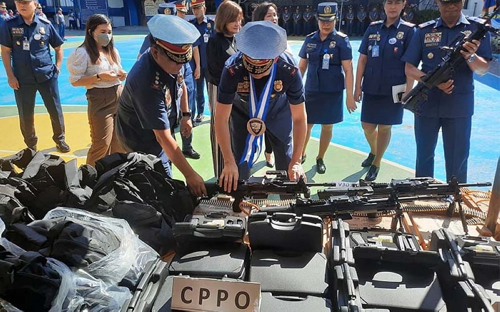 PNP turns over assorted firearms, patrol car to Central Visayas police ...