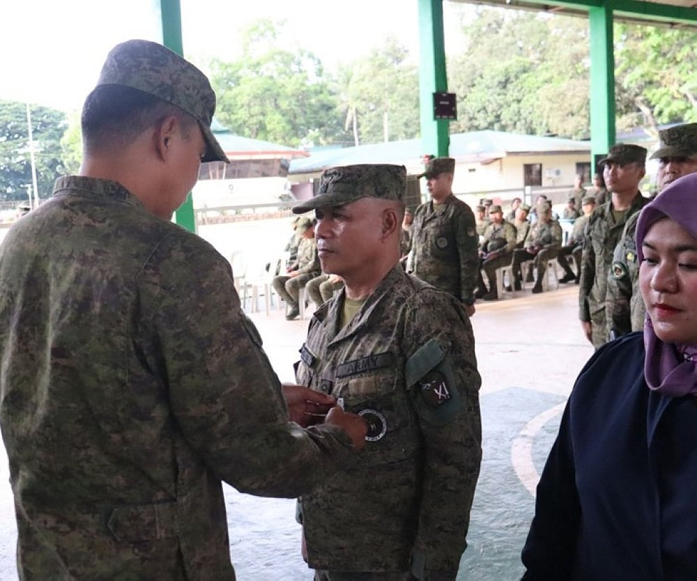 'Alakdan' honors 3 retiring officers