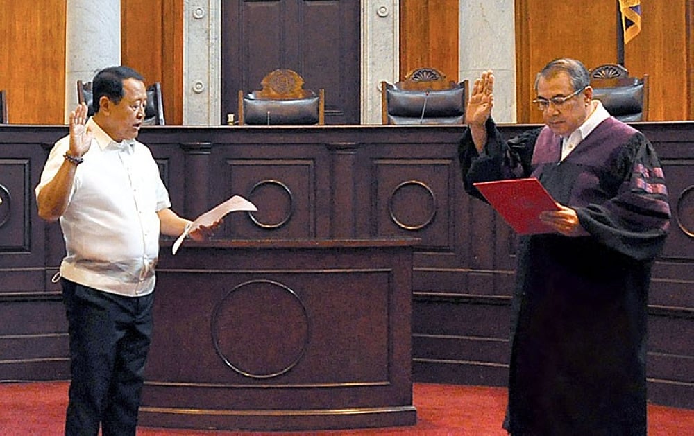 New Postmaster General Carlos sworn into office