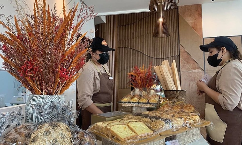 Bakers Avenue Cebu moves to GMC Plaza, opens café and commissary