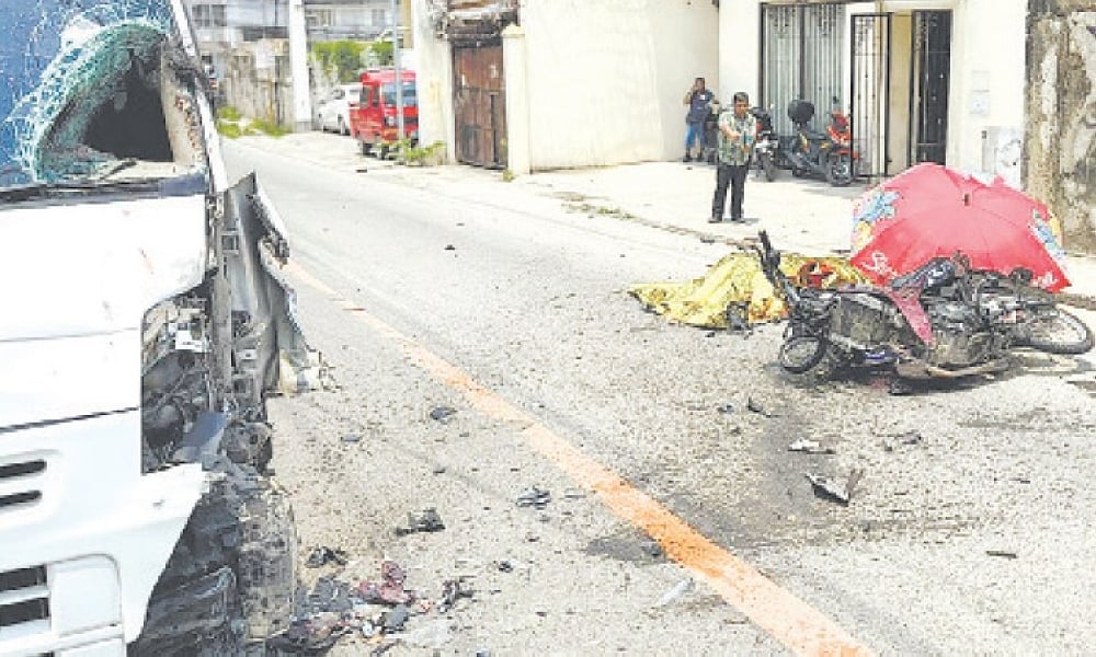 Drayber sa motor 'naghikog'