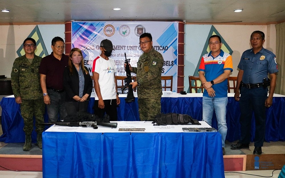 2 NPA rebels surrender in Manticao