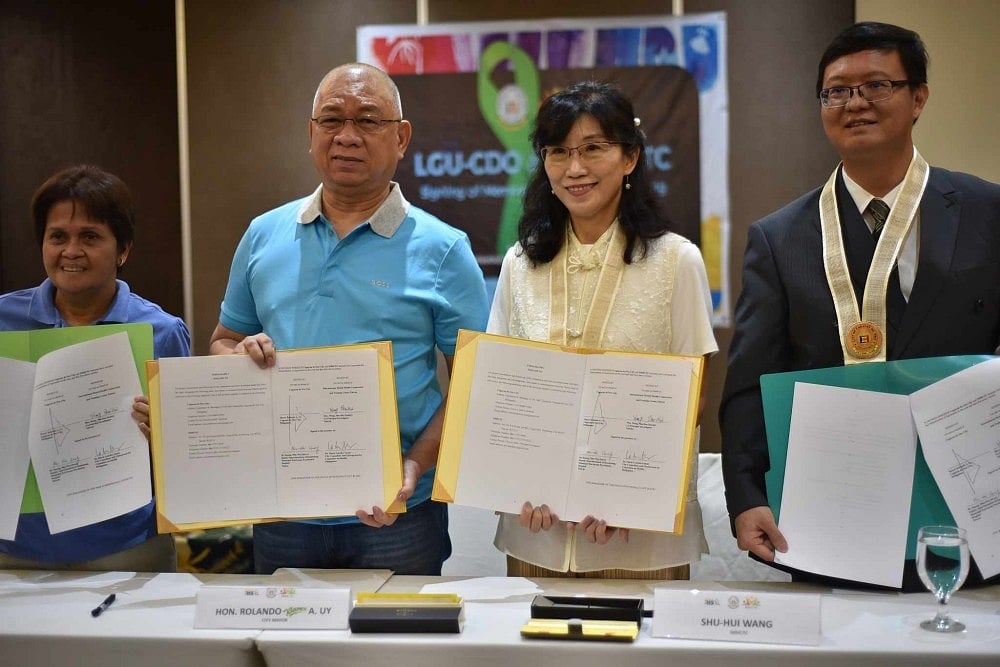 Cagayan de Oro, Shu-Hui Wang of Taiwan sign MOU for mental health training