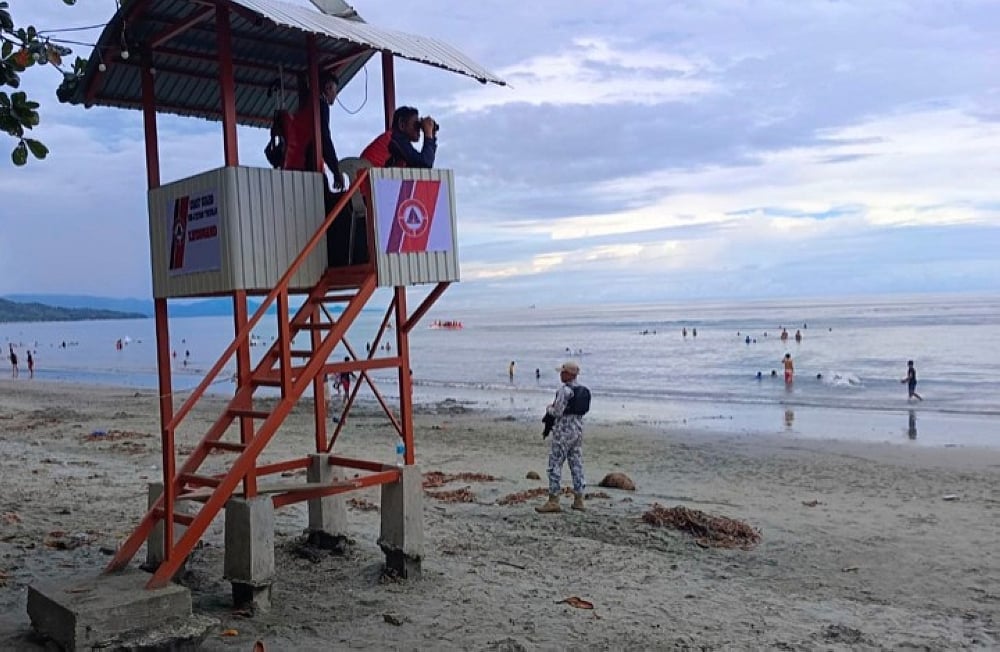 Coast Guard installs new lifeguard town in Zambo Sur resort