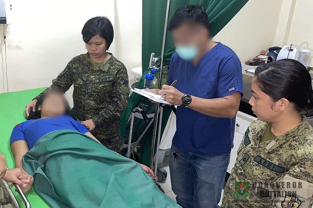 Samdang NPA gidala sa mga sundalo sa balay tambalanan