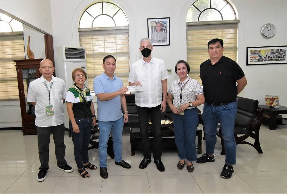 CAPITOL TURNS OVER P5M TO PCIC FOR AGRI-FISHERY INSURANCE