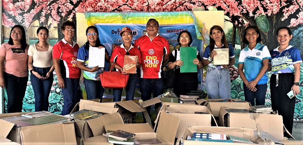 Marapara Rotary donates STEM books to Cauayan