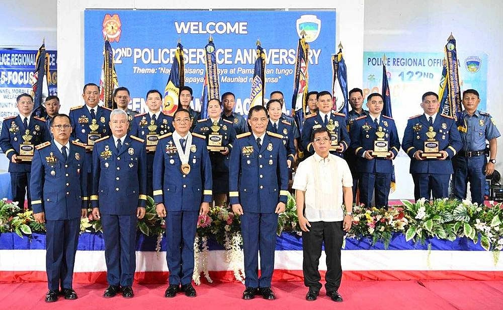 Lead by example, PNP chief tells police