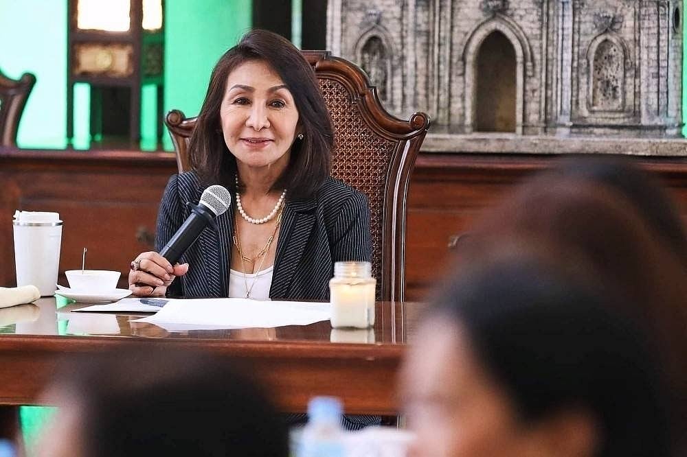 Gwen not dancing alone