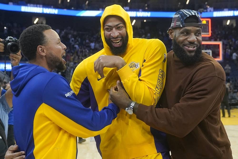 Warriors slay James-less Lakers