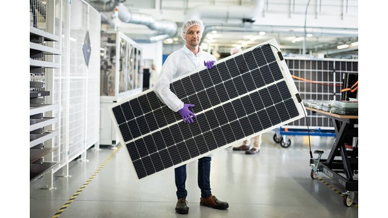 Heliup Wins Gold European Solar Startup Award 2025