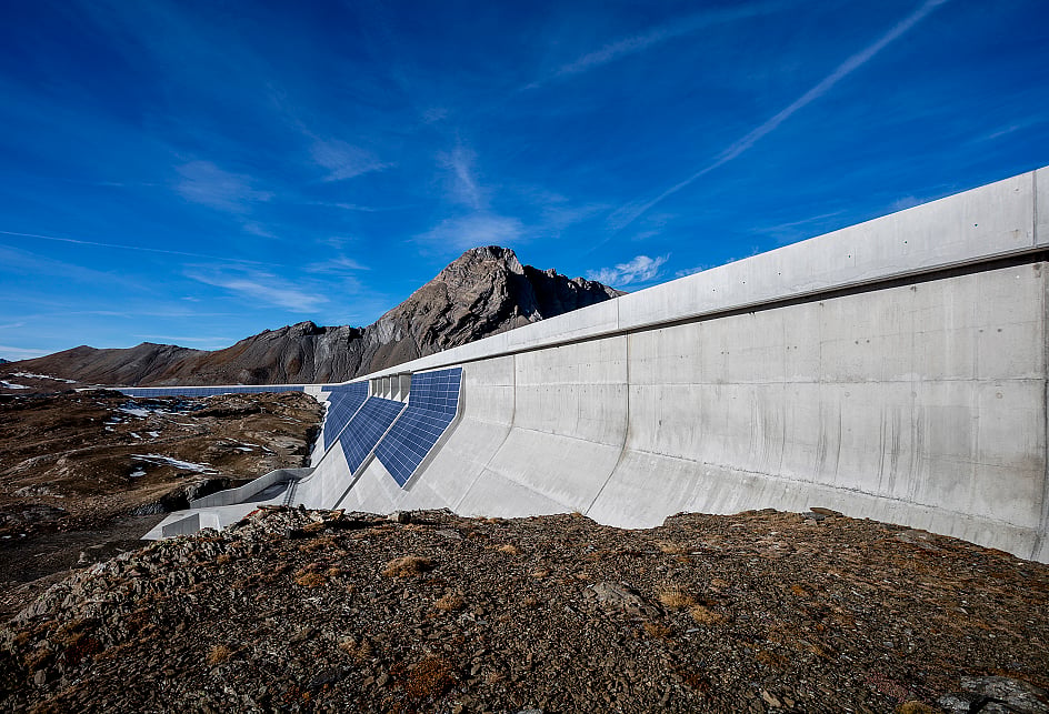 Swiss Utility To Build Vertical Solar Plant On Dam