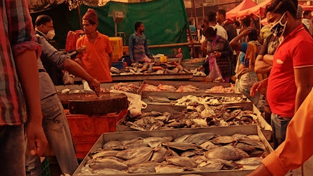 Pune Fish Market Faces Supply Crunch, Prices Climb Across Varieties ...