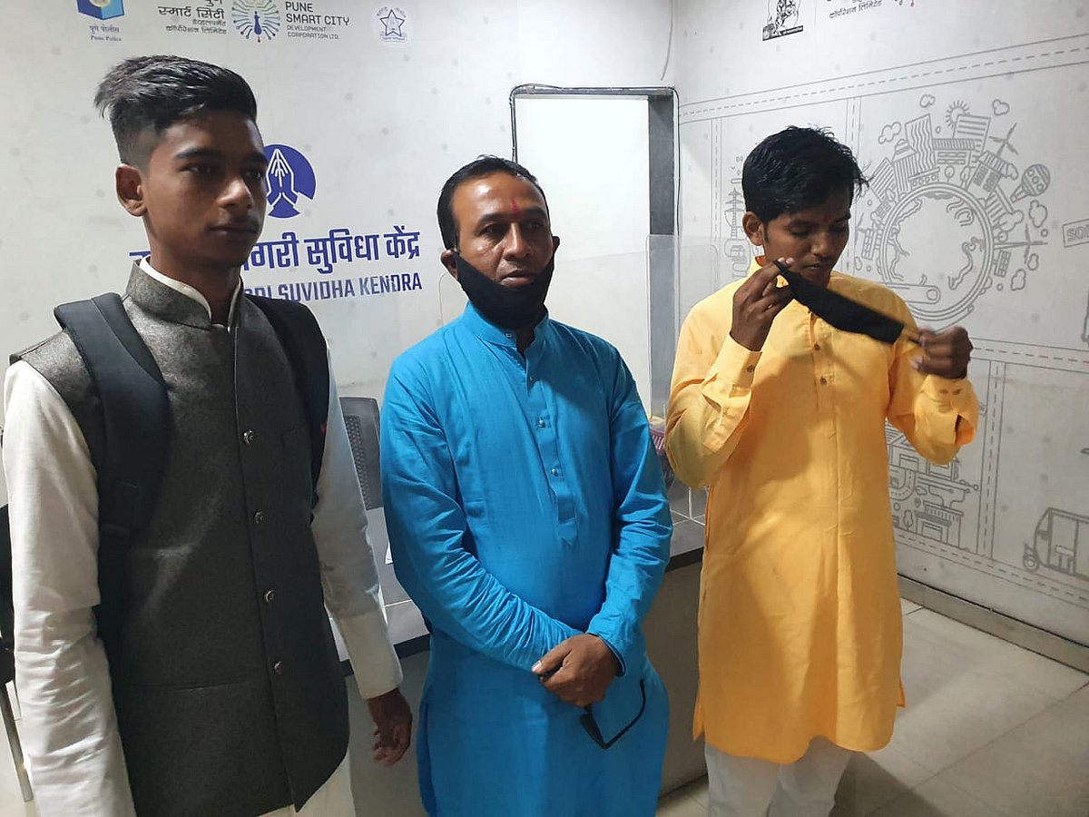 Pune: Asaram Bapu supporters protest after PM Modi lands at Serum ...