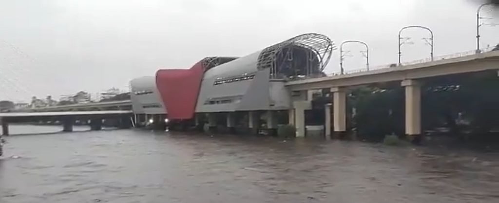 Pune Metro Riders Enjoy Panoramic Views of Flooded Mutha River ...
