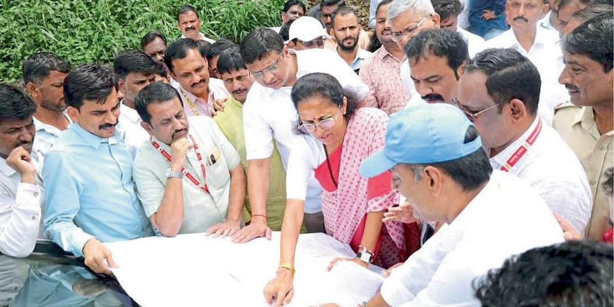 MP Supriya Sule Inspects Katraj Traffic Congestion, Reviews Flyover ...
