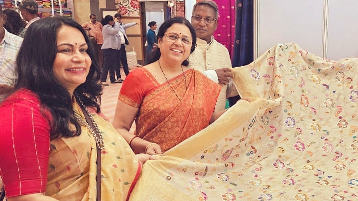 Handloom Exhibition in Pune Celebrates India's Artisans and Traditional ...