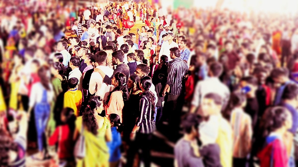 Crowds Pack Pune’s Streets for Ganesh Festival Amid Traffic Chaos ...