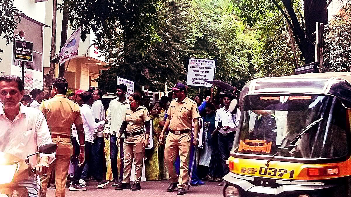 Vanchit Bahujan Aghadi Protests Outside Advocate Asim Sarode's Office ...