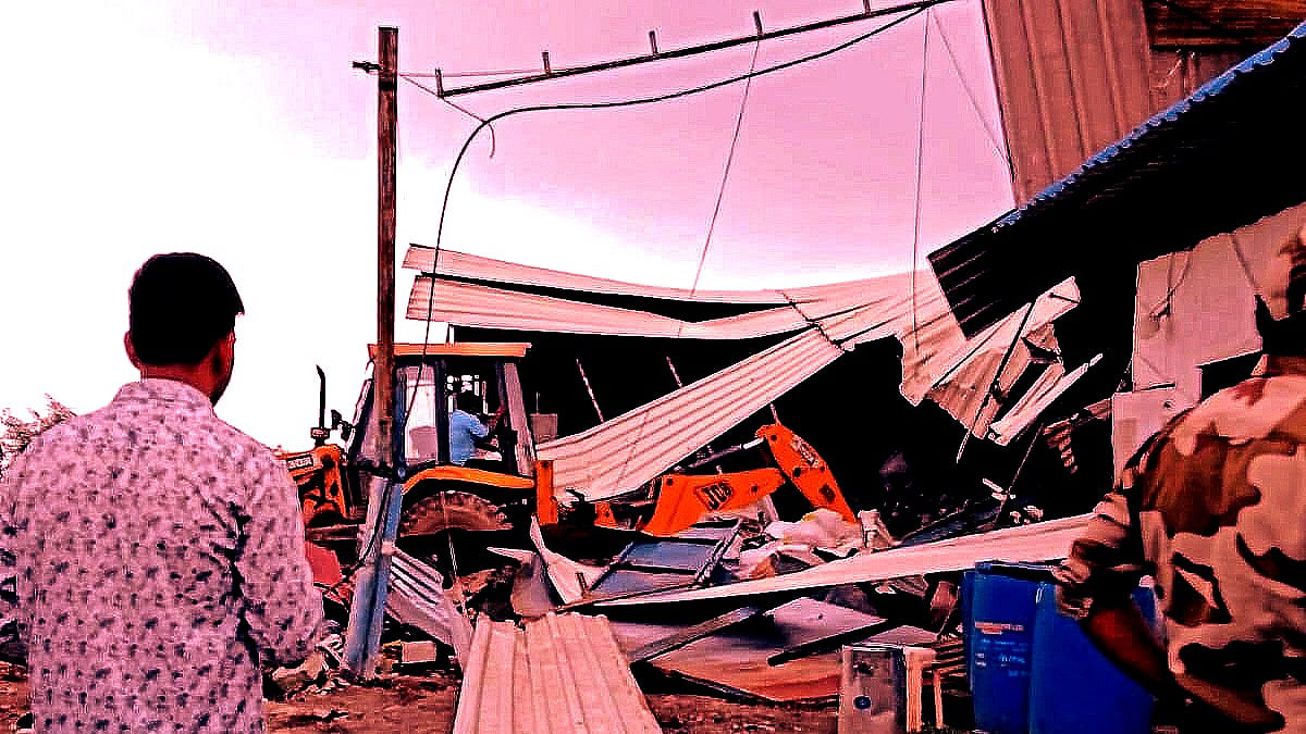 PCMC Clears 27 Unauthorized Buildings in River Floodline Zones ...
