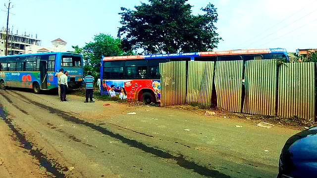 Brake Failure Leads PMPML Bus to Crash in Dhayari; No Injuries Reported ...
