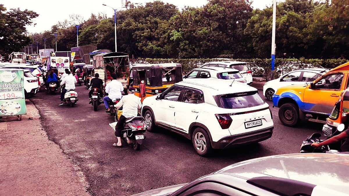 Severe Traffic Woes in Hadapsar Due to Encroachments, Narrow Roads ...