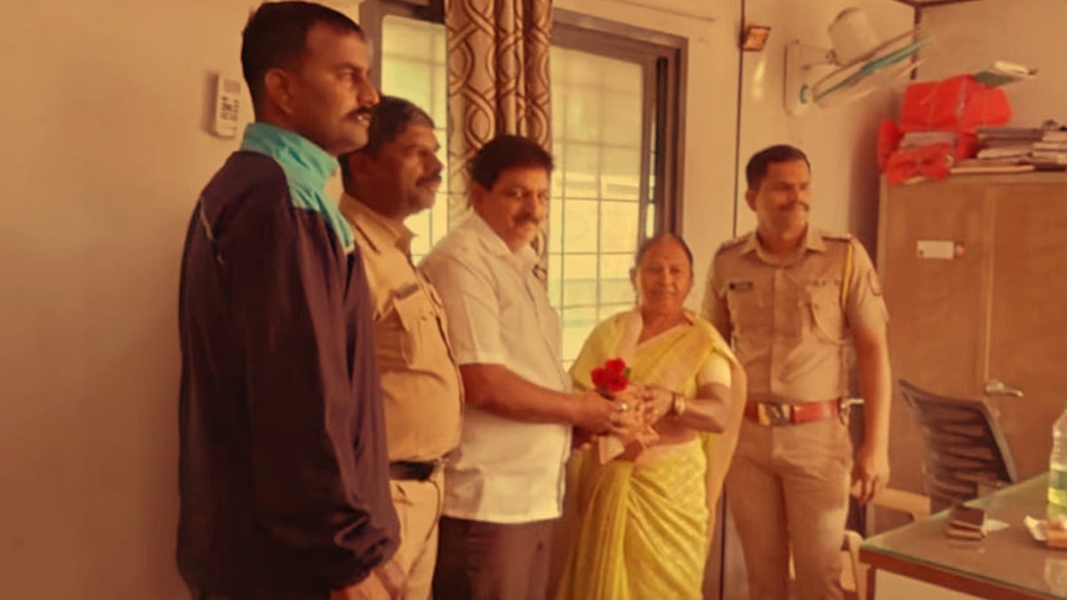 Swargate Police Honor Auto Driver for Returning Bag with 8.5 Tolas of ...