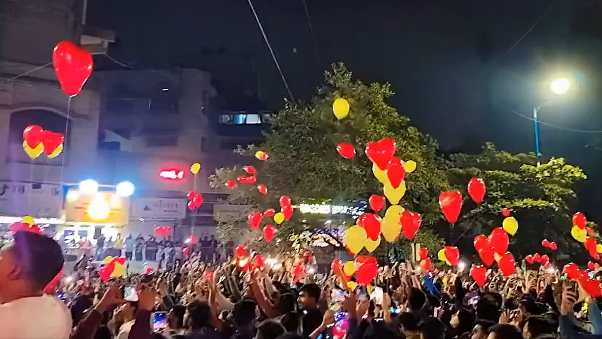 Crowded Streets and Dazzling Fireworks: Pune Welcomes New Year 2025 ...