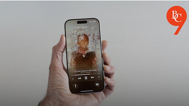 iOS 26 Introduces Full-Screen Animated Album Art on iPhone Lock Screen