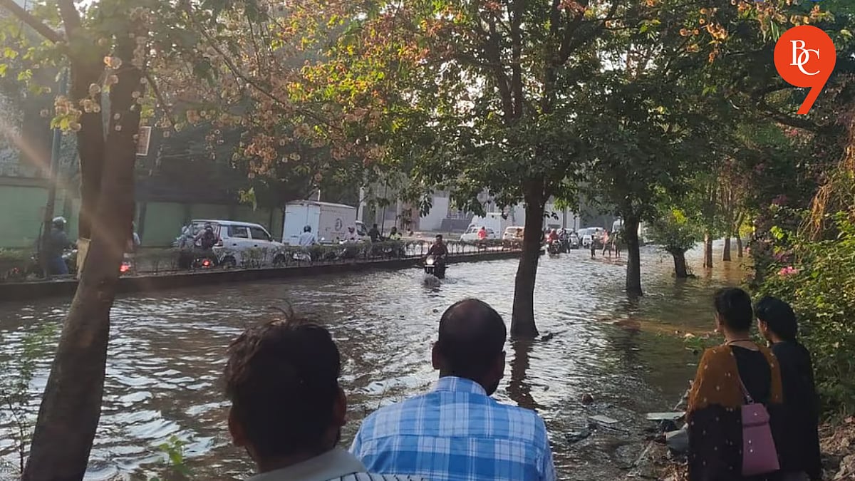 Pune Canal Breach Near Magarpatta Causes Flood-Like Situation in ...