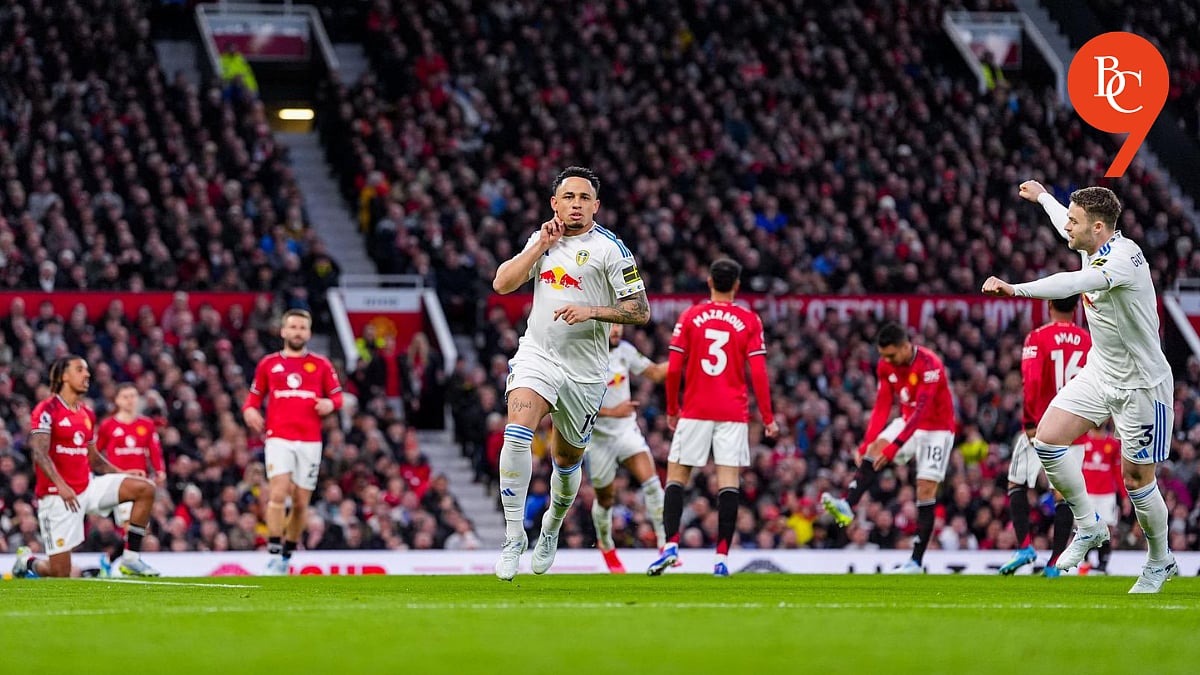 Leeds Stun Man Utd: Martínez Red Card Chaos at Old Trafford