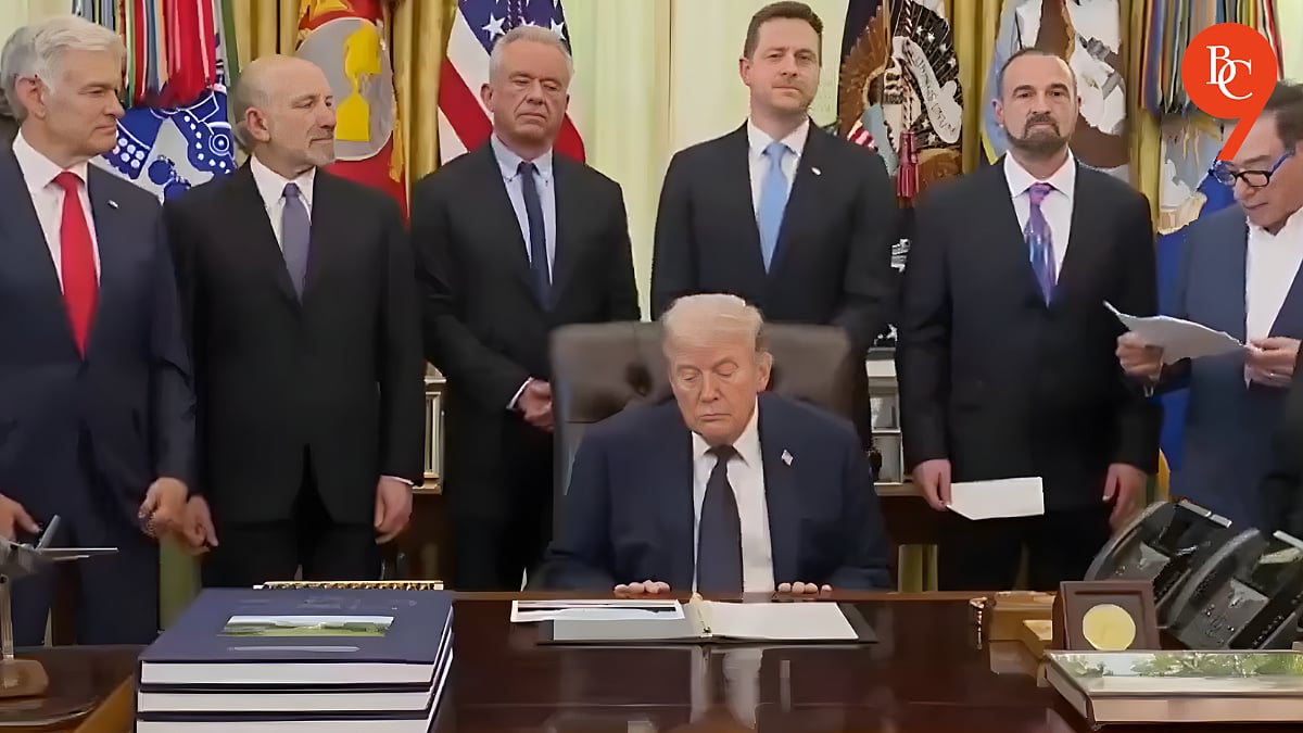 Viral White House video shows Trump dozing off, sparks debate over his ...