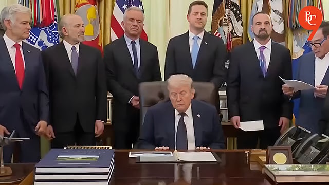 Viral White House video shows Trump dozing off, sparks debate over his ...