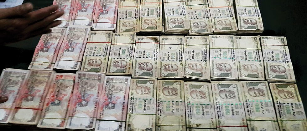 Rs 1 crore in scrapped currency notes seized in Pune