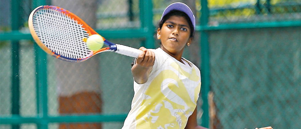 Sweeton secures easy victory