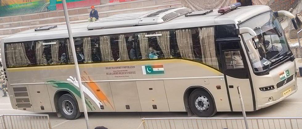 Pakistan suspends Delhi-Lahore bus service