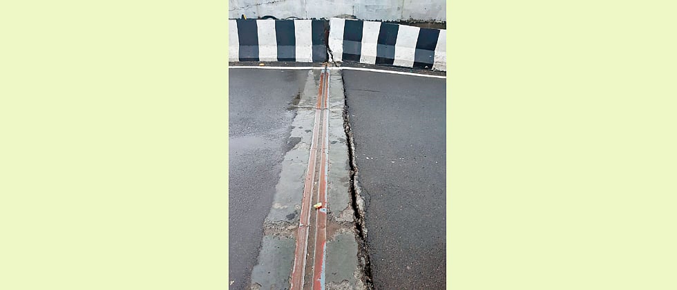 New bridge in Wakad shut after it develops cracks