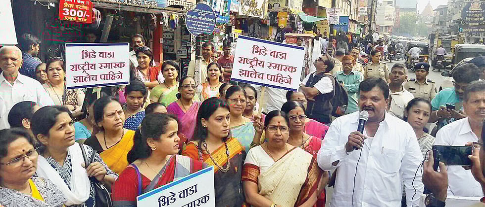 Bhide Wada Smarak Samiti stages protest