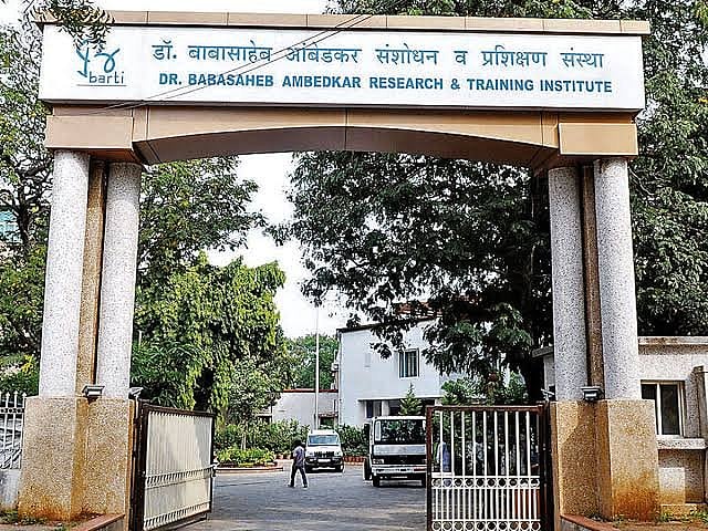 33-Day Students' Protests at Azad Maidan: Fellowship Dispute ...