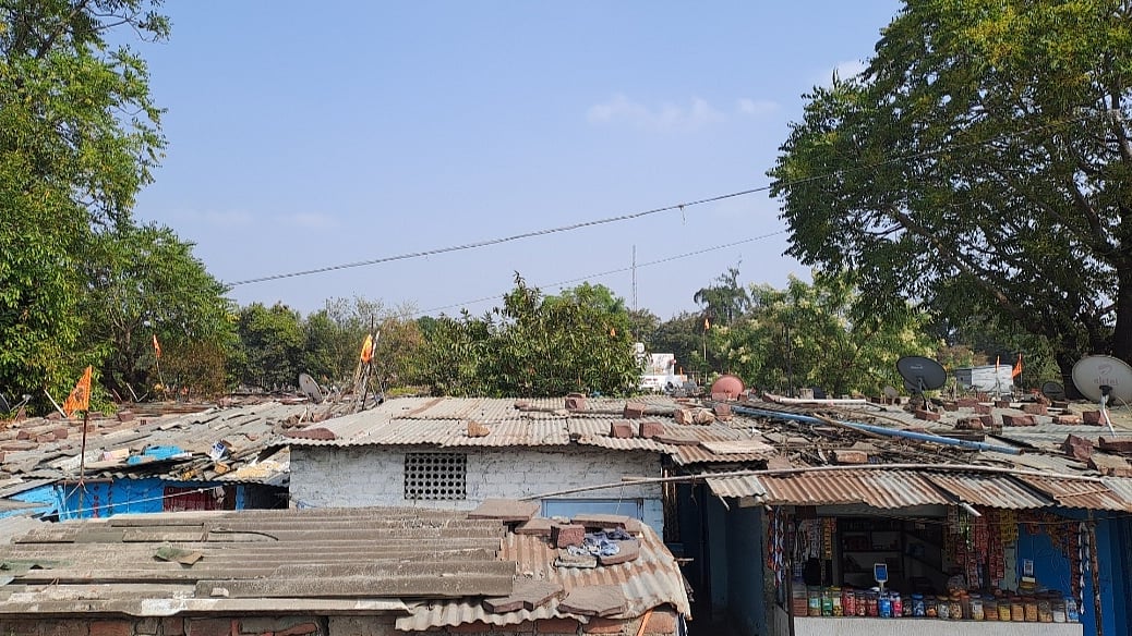 Living in Bhopal's Slums: Struggles with Power, Water, and Toilets ...