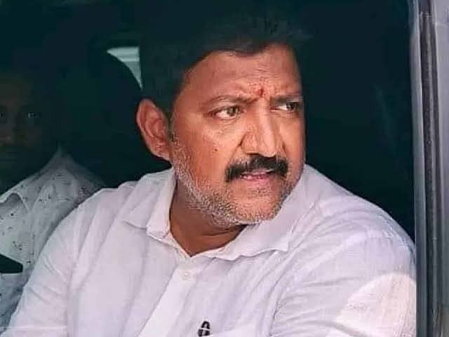 Former MLA Vallabhaneni Vamsi Mohan Remanded for 14 Days in SC/ST ...
