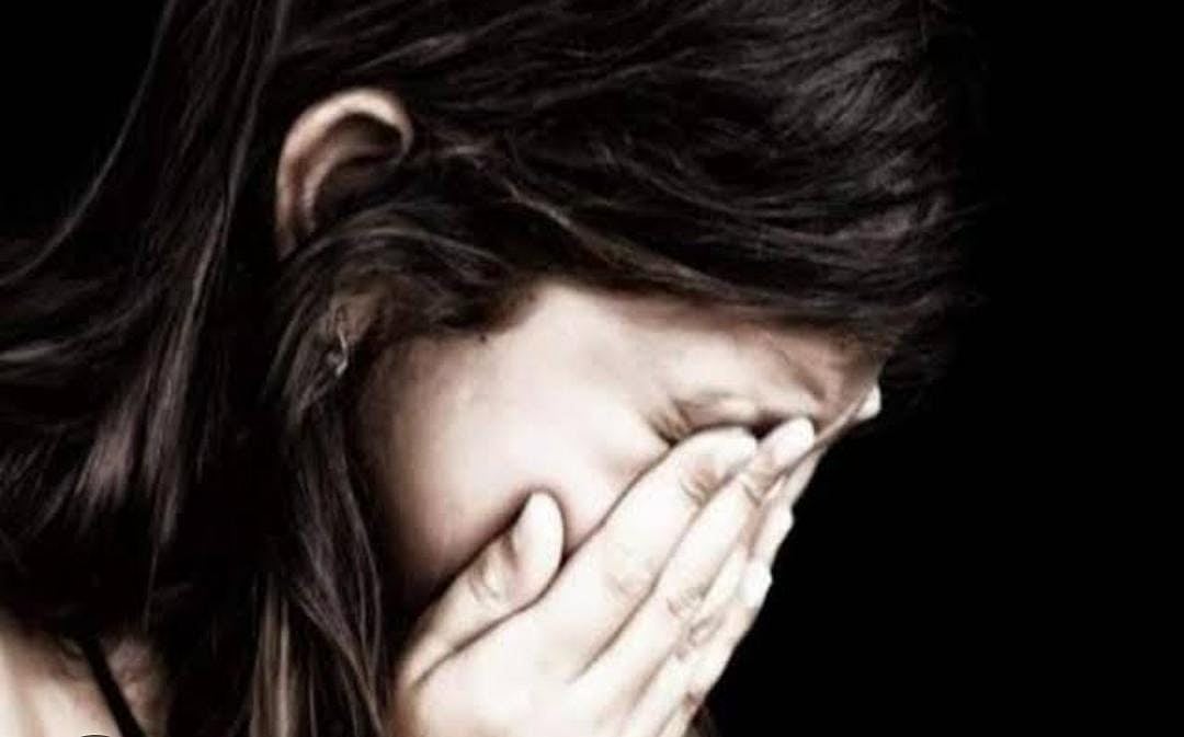 Firing on a girl going home with her mother, condition critical