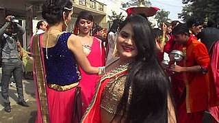 UP: "Agle Janam Mohe Kinnar Na Kijo", What is the reason behind the ...