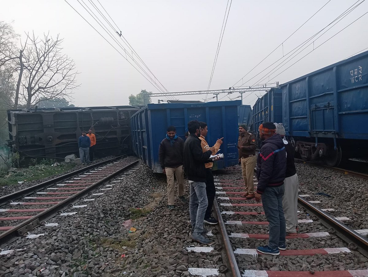 Collision Between Two Goods Trains Disrupts Lucknow-Varanasi Route ...
