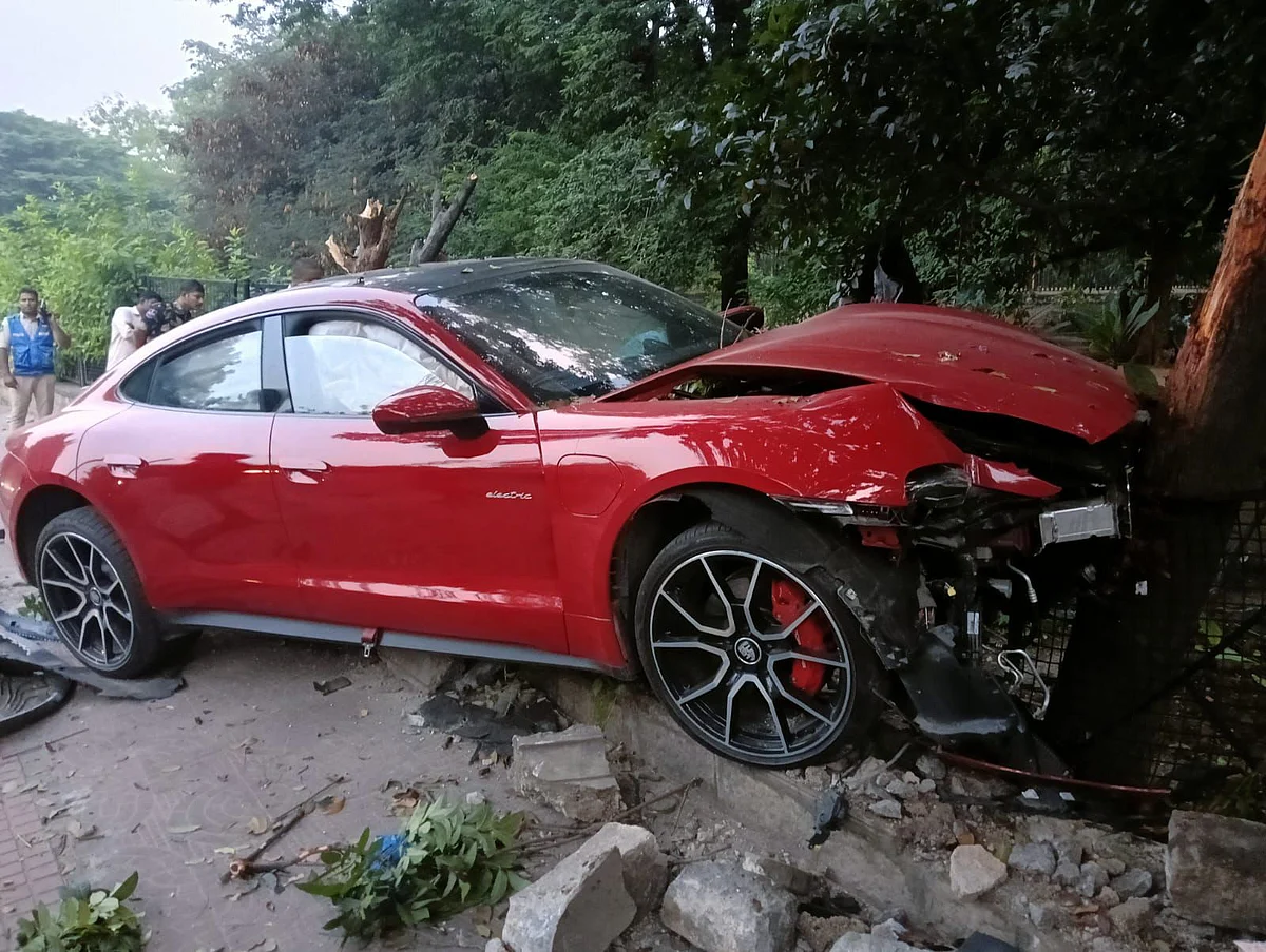 Hyderabad: Porsche driver flees after crashing car into KBR Park fence Hyderabad: Porsche driver flees after crashing car into KBR Park fence